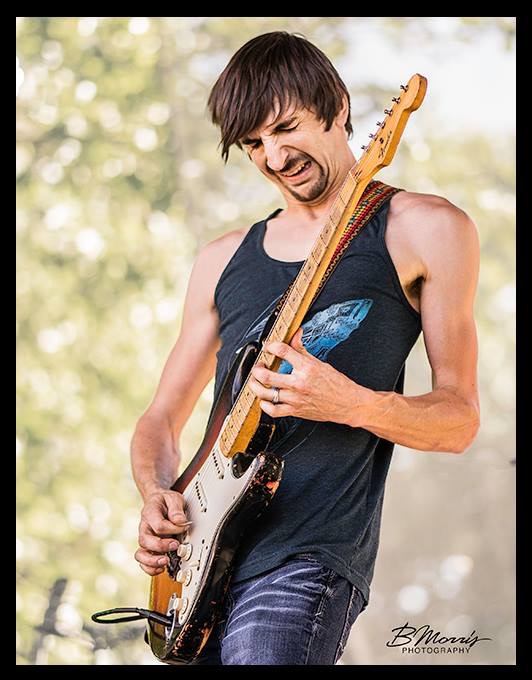 Ty Curtis Band rocks the vines!